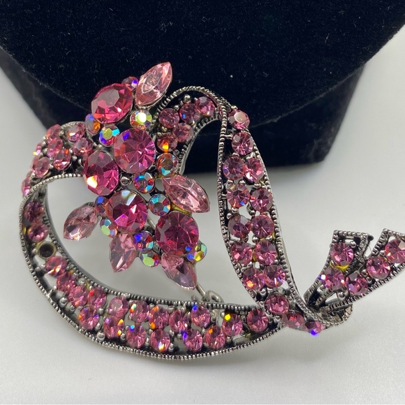 Unmarked | Jewelry | Dazzling Pink Rhinestone Heart Brooch Vintage ...